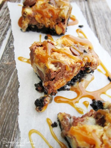 Snickers Oreo Caramel Bars - Simply Gloria
