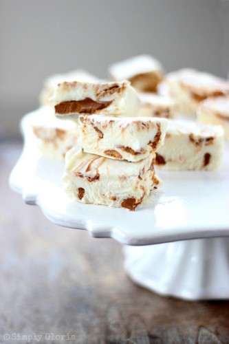 Cinnamon Roll Fudge - Simply Gloria