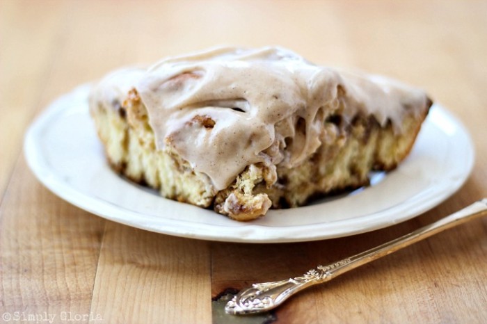 Cinnamon Roll Ring with Cinnamon Cream Cheese Frosting - Simply Gloria