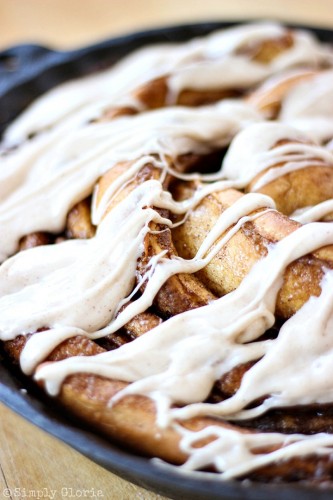 Cinnamon Roll Ring with Cinnamon Cream Cheese Frosting - Simply Gloria