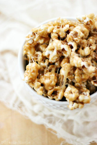 Cookie Butter Sticky Popcorn - Simply Gloria
